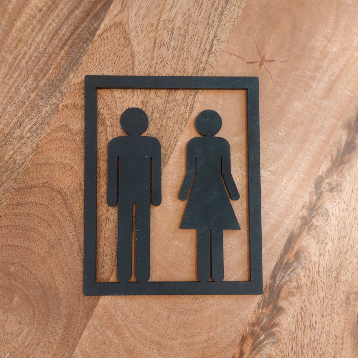 WC skilt af genanvendt træ – Green Living