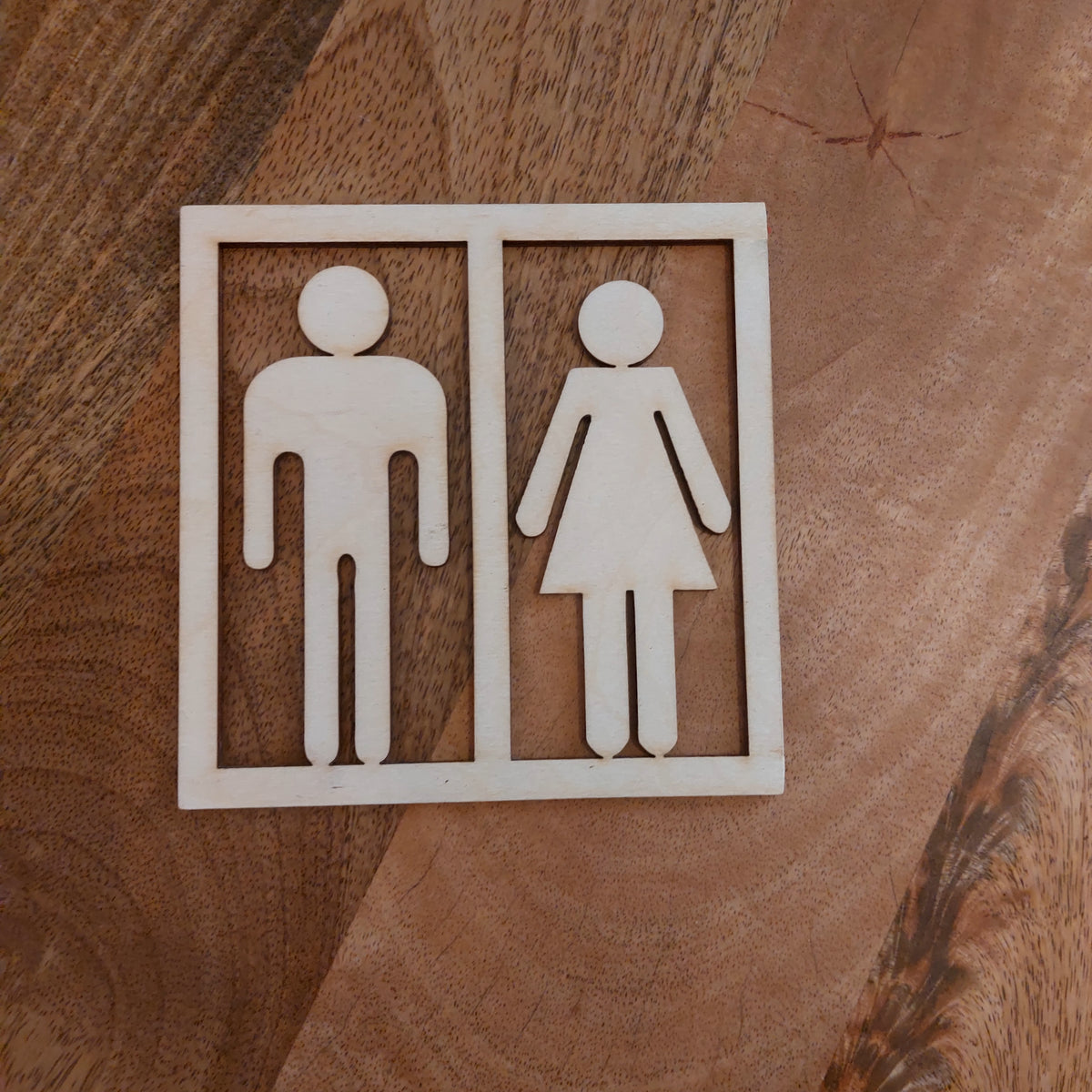 WC skilt af genanvendt træ – Green Living